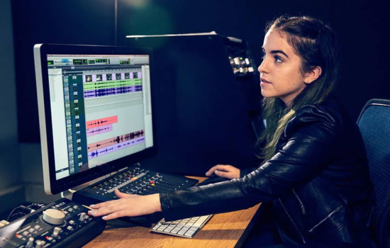 How to Become a Music Director with a Career in Radio